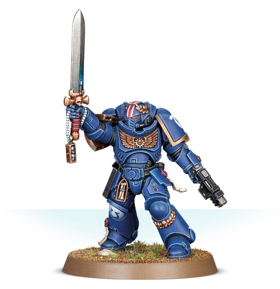 Warhammer 40k: Space Marines: Primaris Lieutenant with Power Sword ...